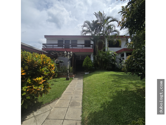 Amplia Casa en Venta en Zona 17 Lomas del Norte - US$700,637 USD