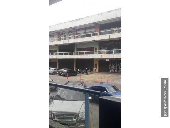Local Comercial en el C.C. Parque Aragua - Bs.15.000 VES